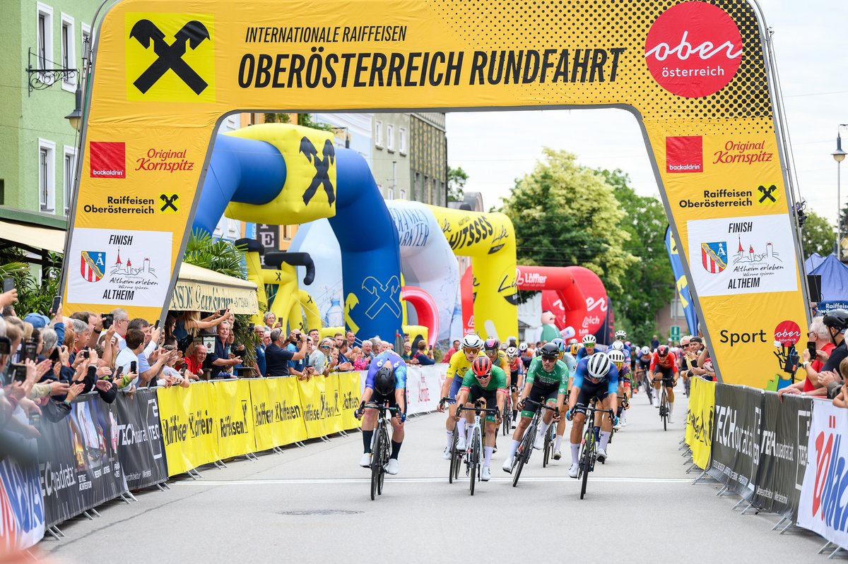 Anton Stensby aus Norwegen gewinnt die 1. Etappe der 14. Int ...